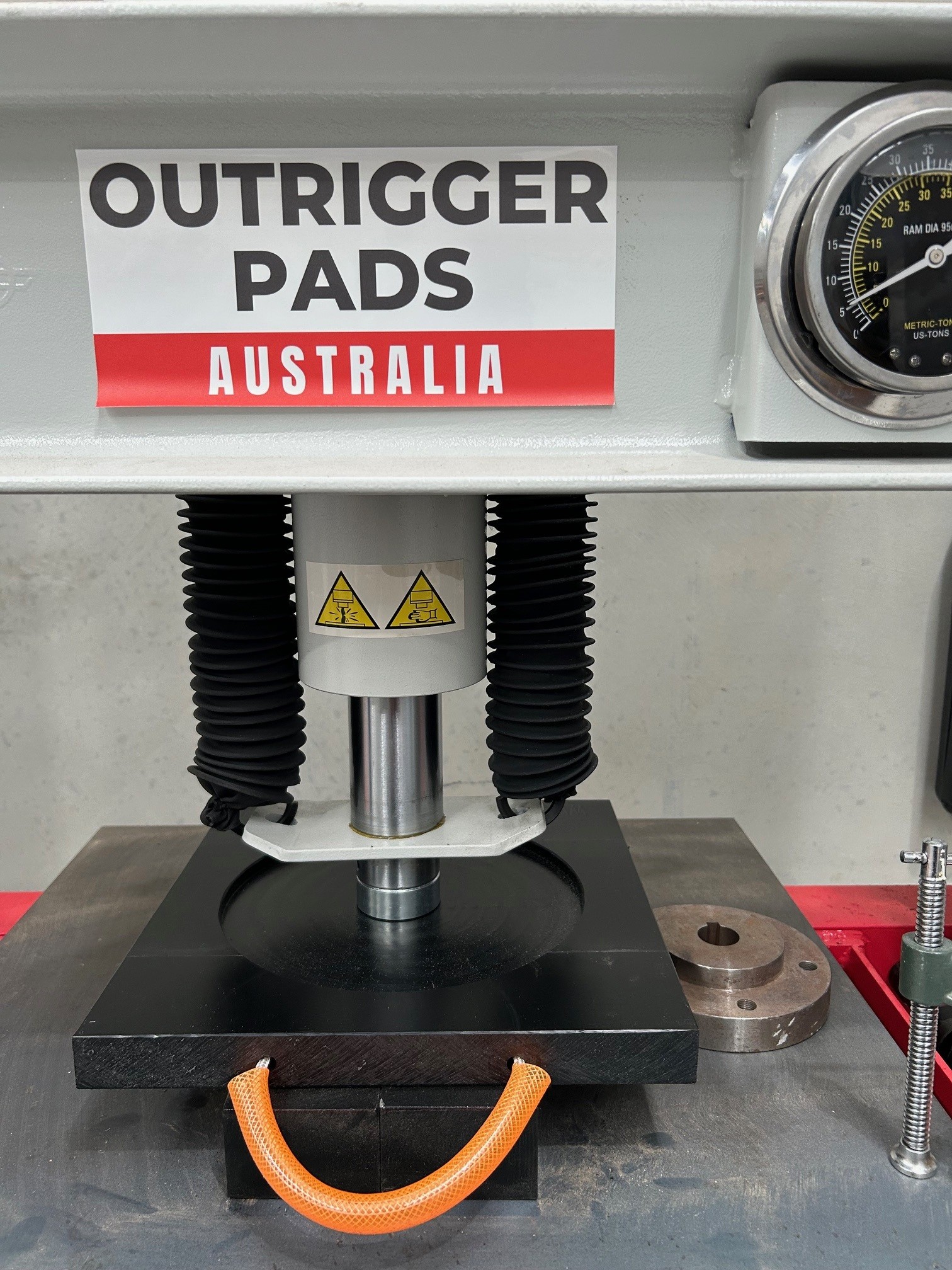 Recessed Face 300mm x 300mm x 30mm Outrigger Pads - Outrigger Pads ...